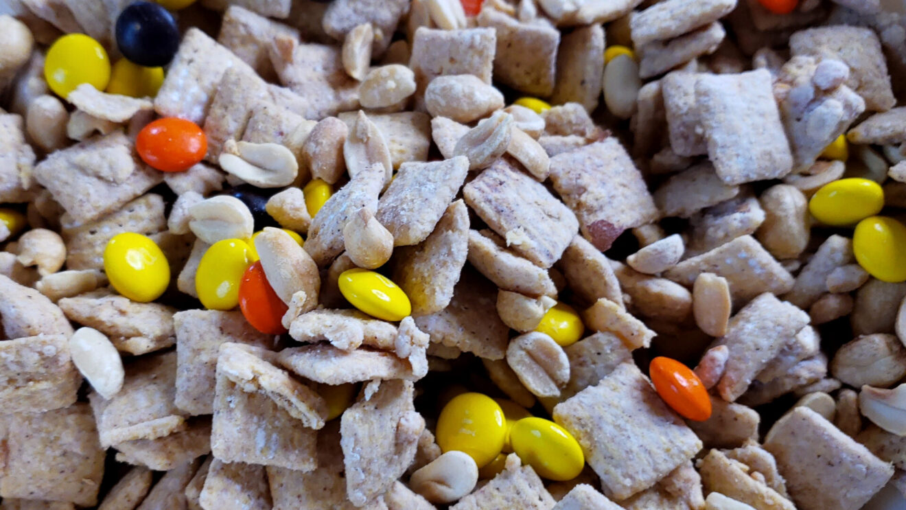 Easy 20 Minute Pumpkin Spice Snack Mix